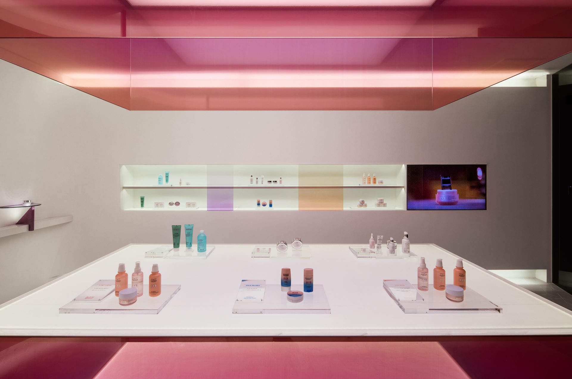 XYZ FORMULA FLAGSHIP STORE WGNB